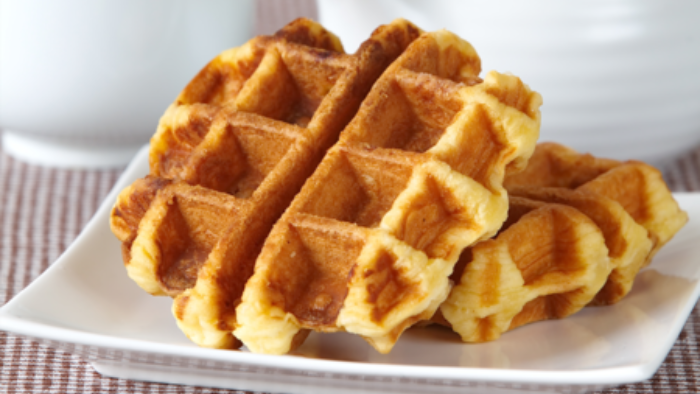 Aprenda a preparar um delicioso waffle de queijo