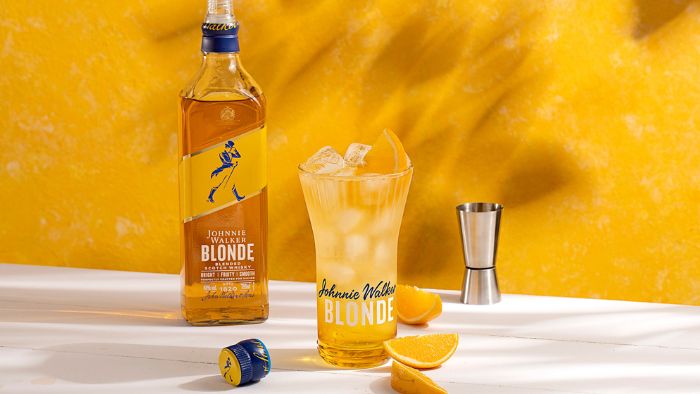 Blonde citrus highball, drink com whisky e refrigerante de limão