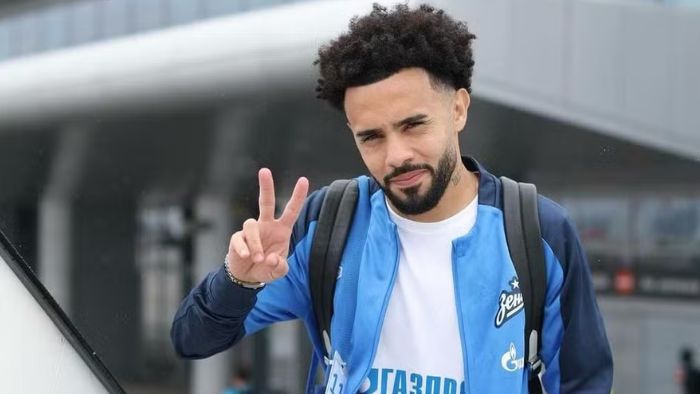 Claudinho 'pede' para jogar no Santos, mas diretoria vê acordo improvável