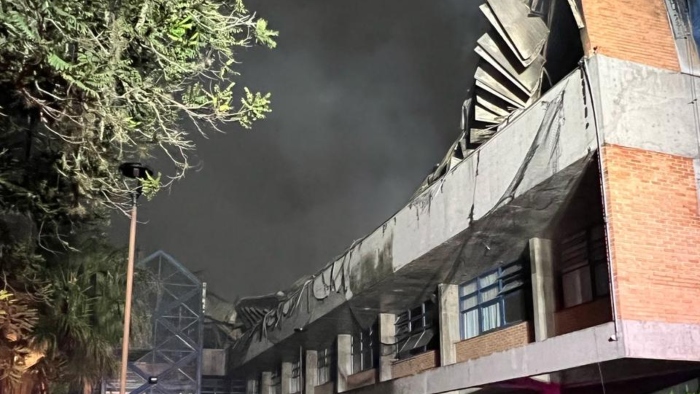 Incêndio atinge teatro da PUC em Curitiba; não houve feridos