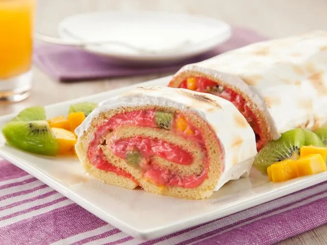 Rocambole de Frutas Frescas: clássico renovado com recheio colorido e ...