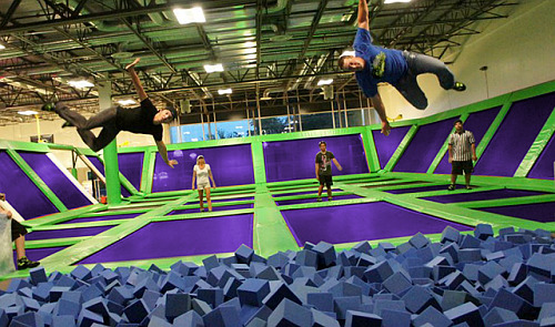 Maior parque trampolim da América Latina estreia em Maringá