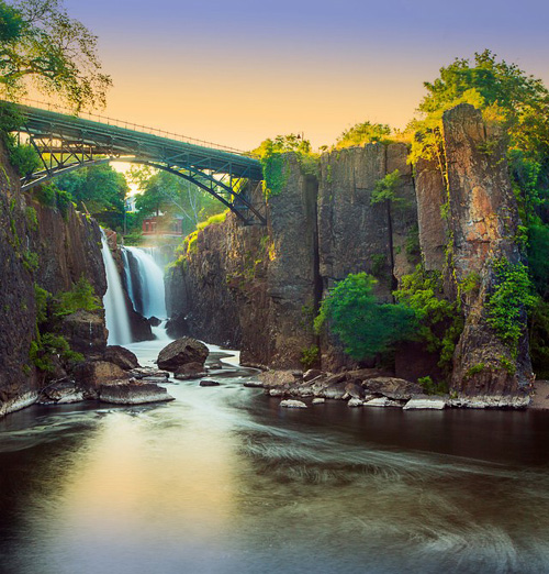Incríveis cachoeiras vistas de pontes ao redor do mundo