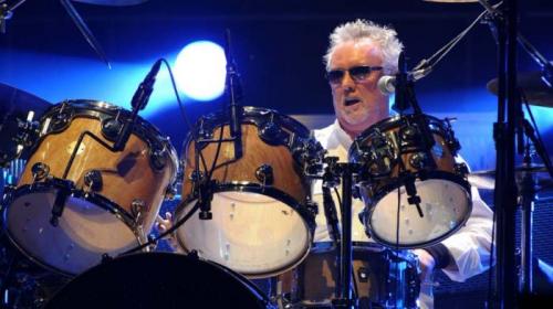 Baterista do Queen, Roger Taylor, diz que ainda não recebeu cachê de filme
