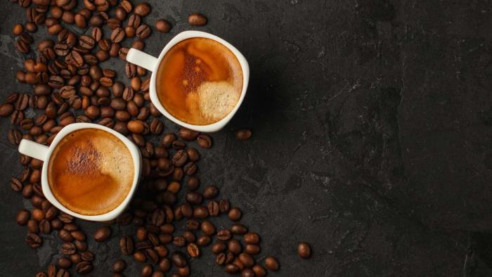 Aprenda a fazer o café tradicional no coador de pano
