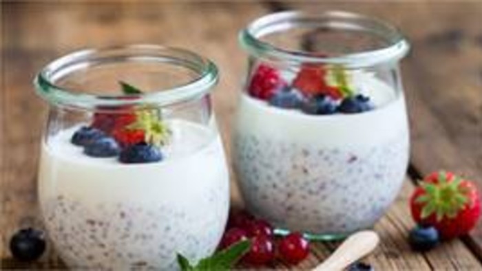 Pudim de chia com frutas vermelhas Pudim de chia com frutas vermelhas